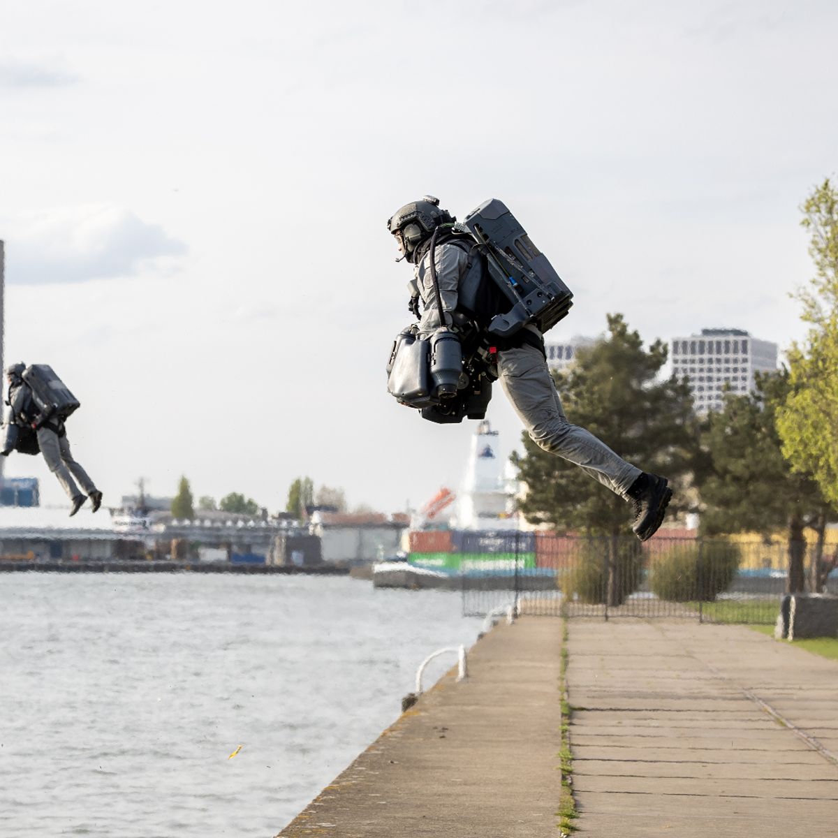 Militaire oefening in haven zorgt voor spectaculaire plaatjes - Rijnmond