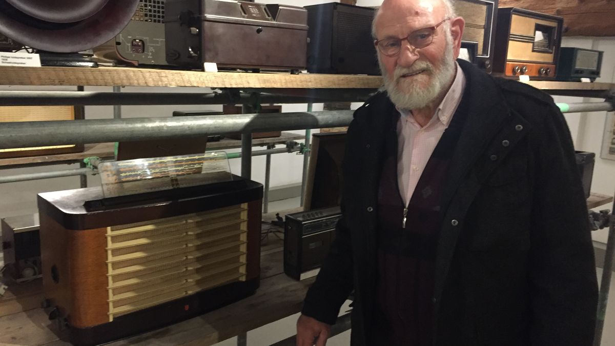 Peter (82) verzamelt 700 radio's in 60 jaar - Rijnmond