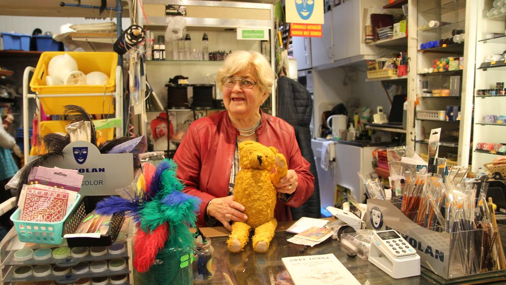 Iconische Roermondse winkel sluit deuren: De Poppendokter stopt ermee ...