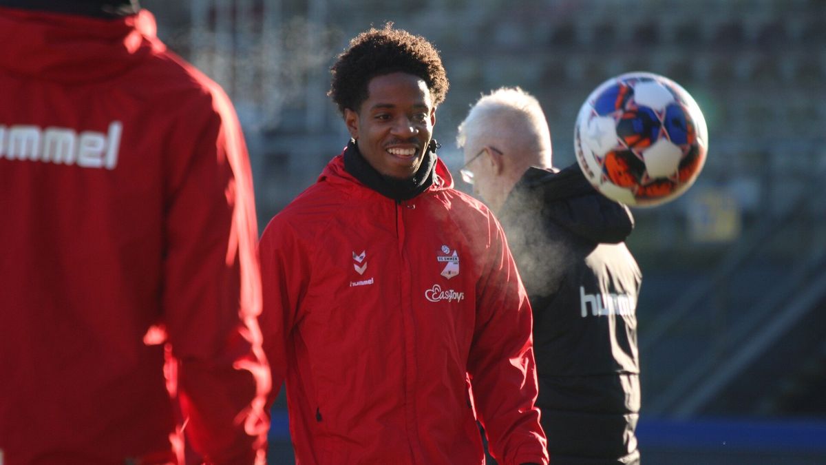 Voormalig jeugdspeler Manchester United en Arsenal op amateurbasis naar ...