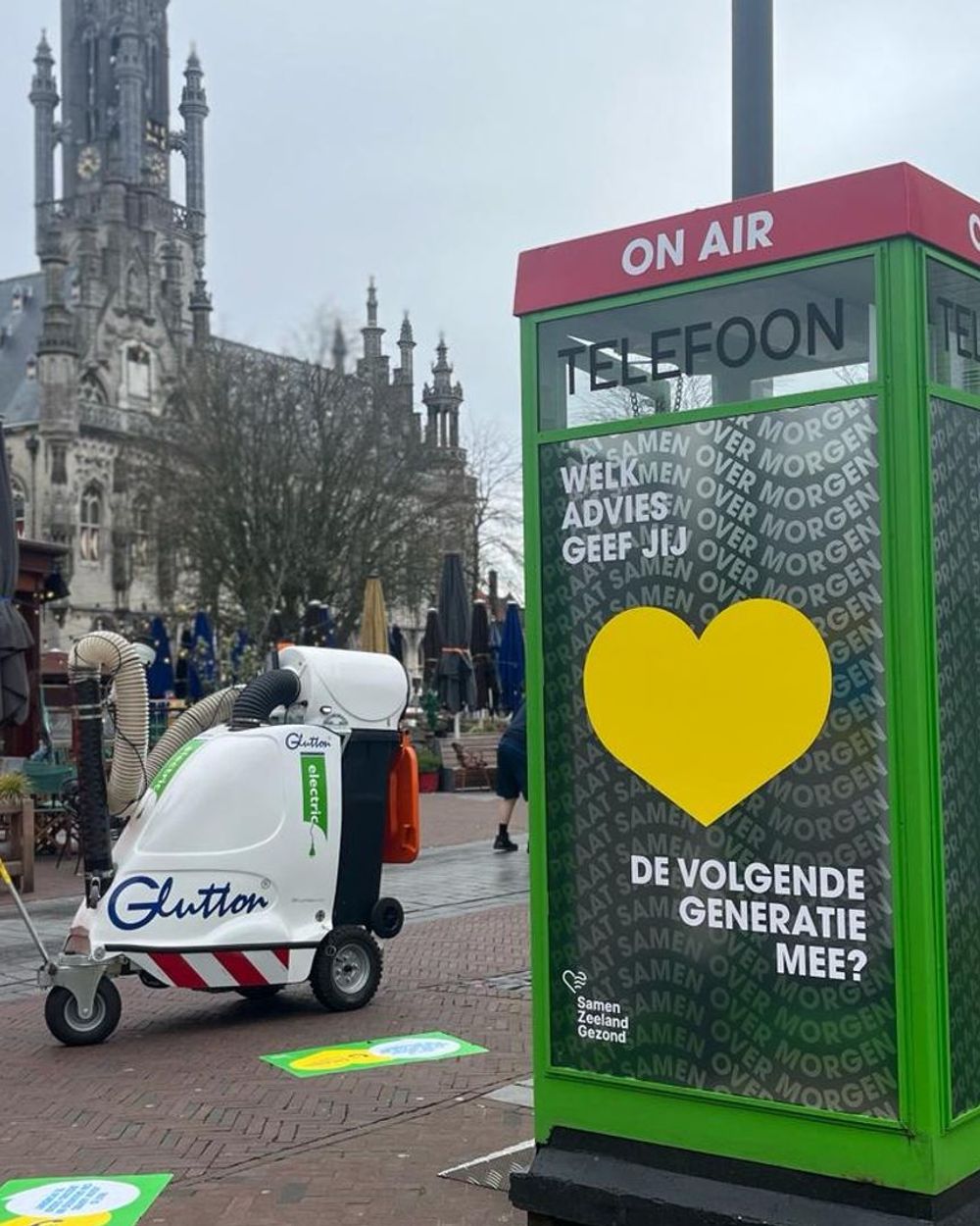 Hilariteit om dronken toestand in telefooncel - Omroep Zeeland