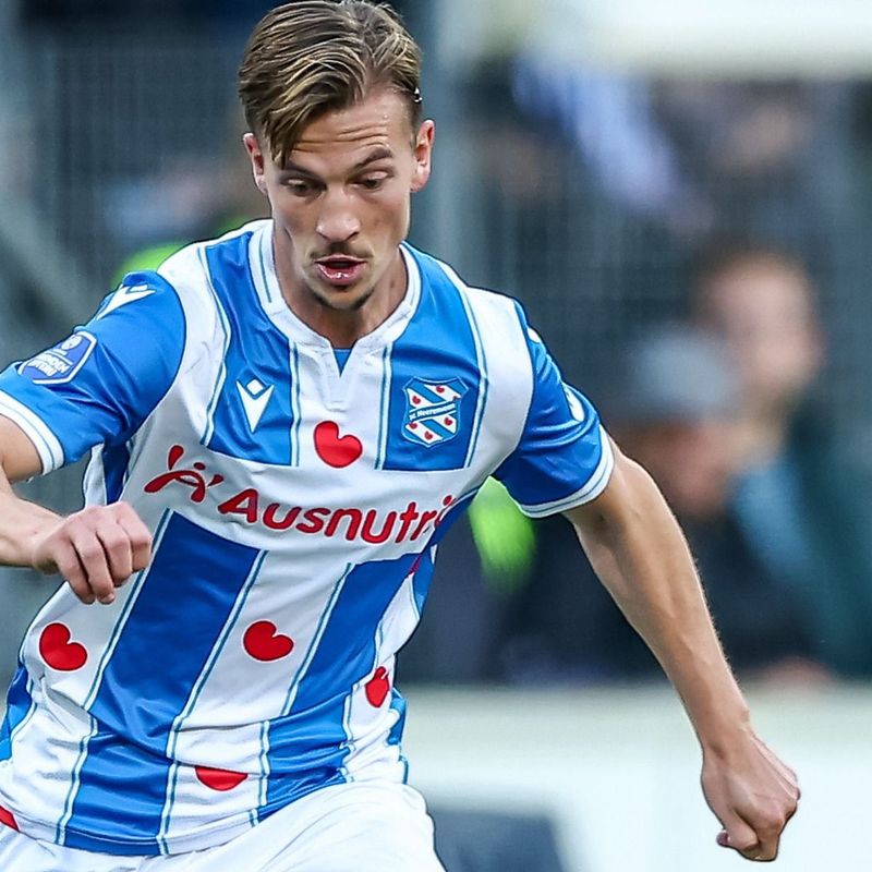 Simon Olsson ongelukkig op de rechterflank: "Ik speel het liefst op 10 ...