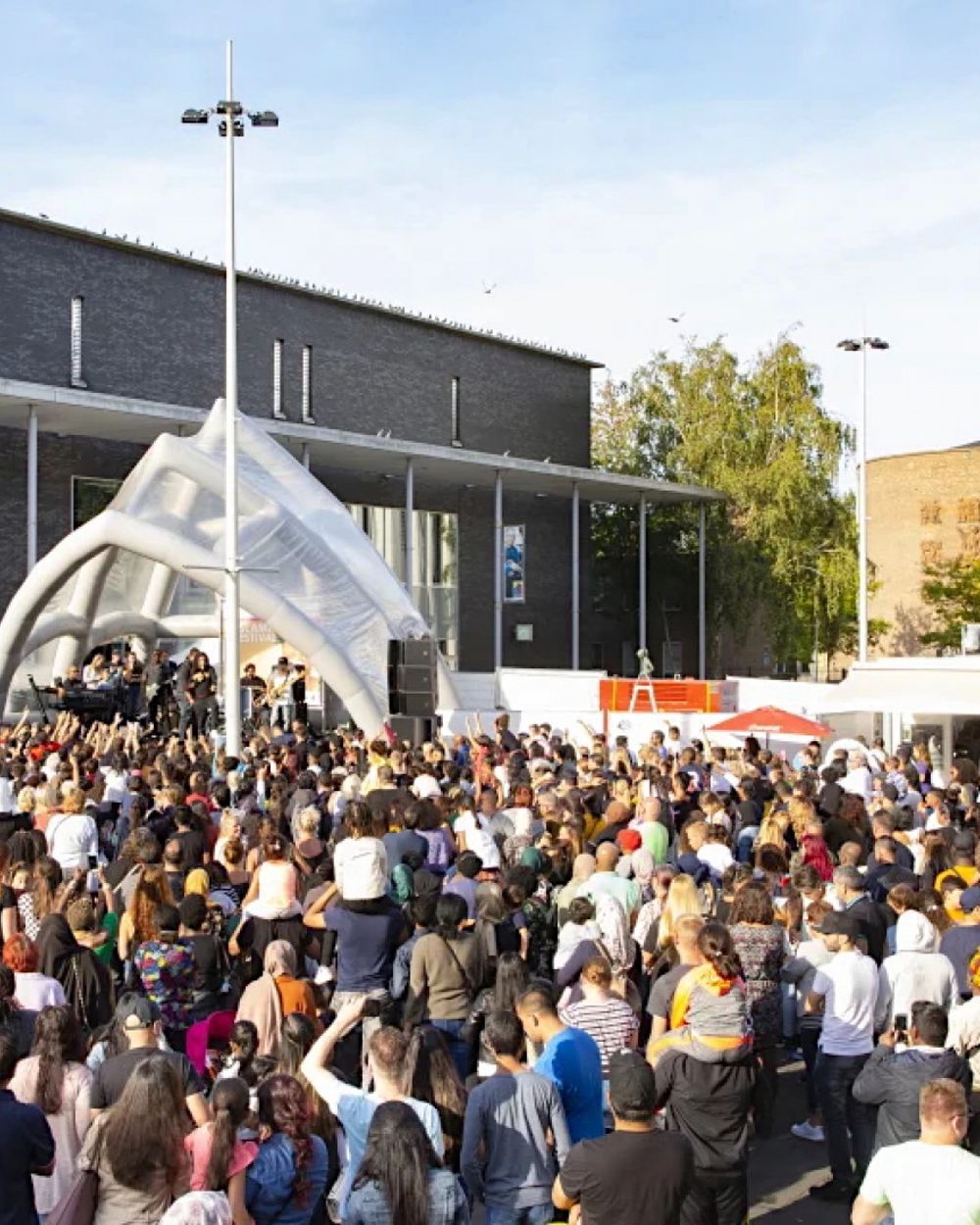 Nieuw festival zet Escamp op de kaart: 'Deze wijk verdient dat gewoon ...