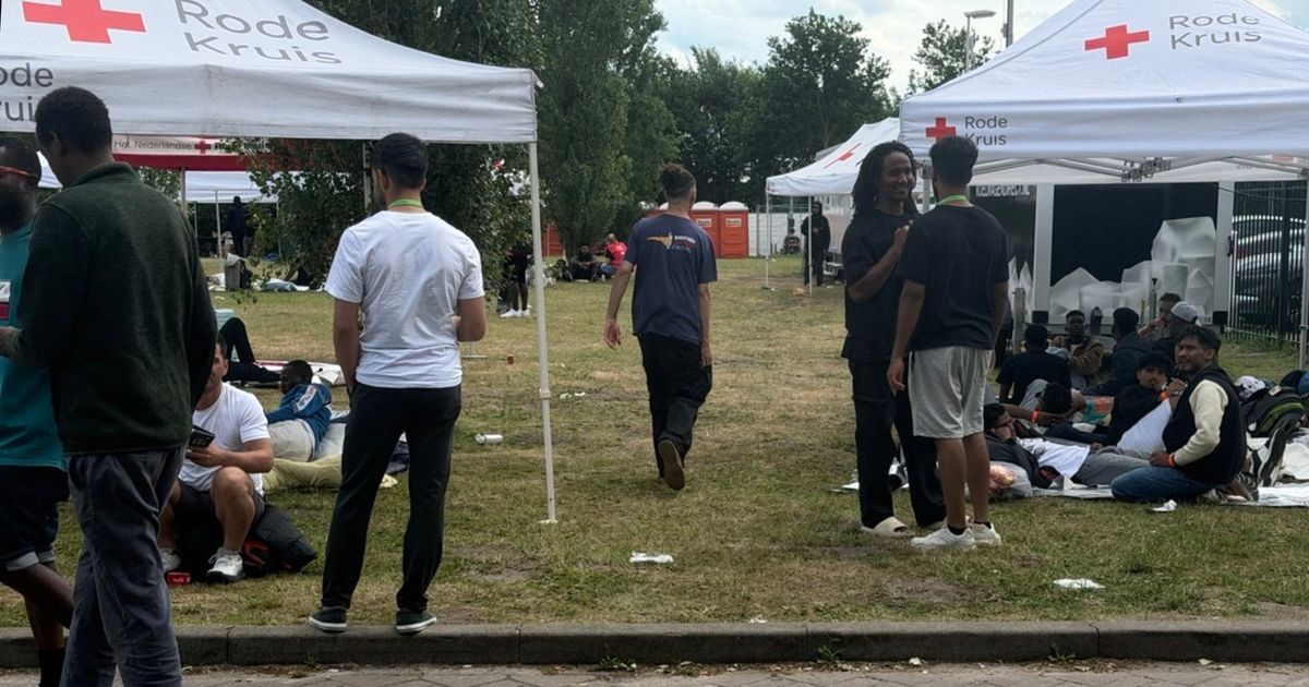 Situatie Ter Apel: 'Zes mensen buiten bij aanmeldcentrum tijdens ...