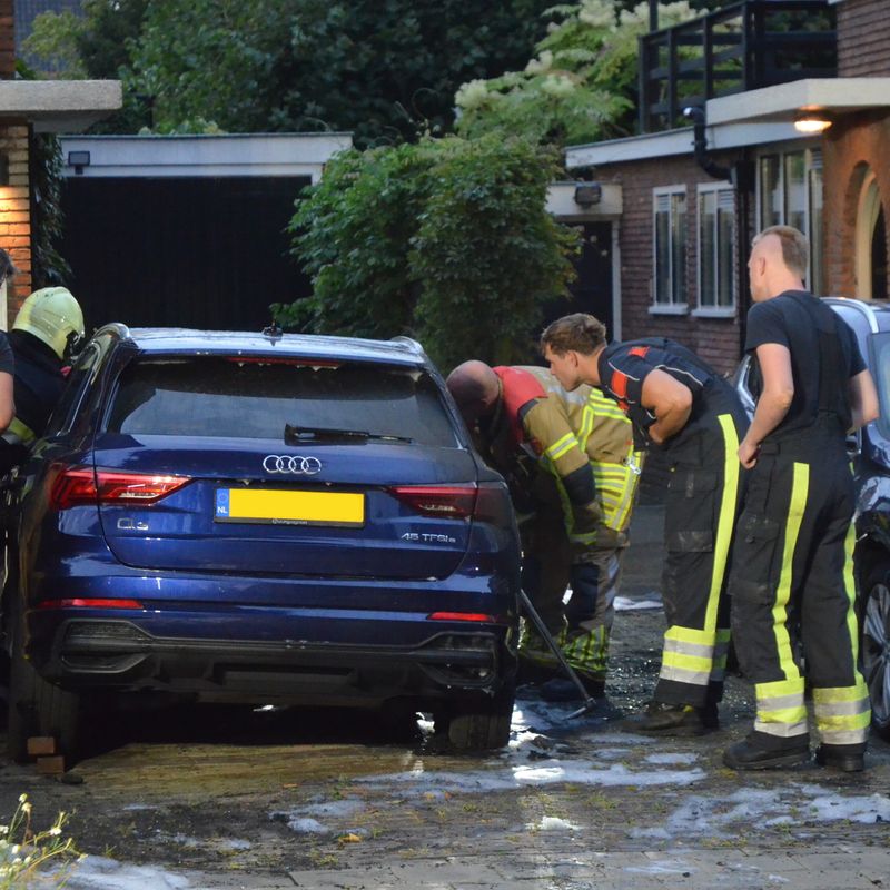 Auto van burgemeester Buma van Leeuwarden in brand gestoken, vermoedt ...