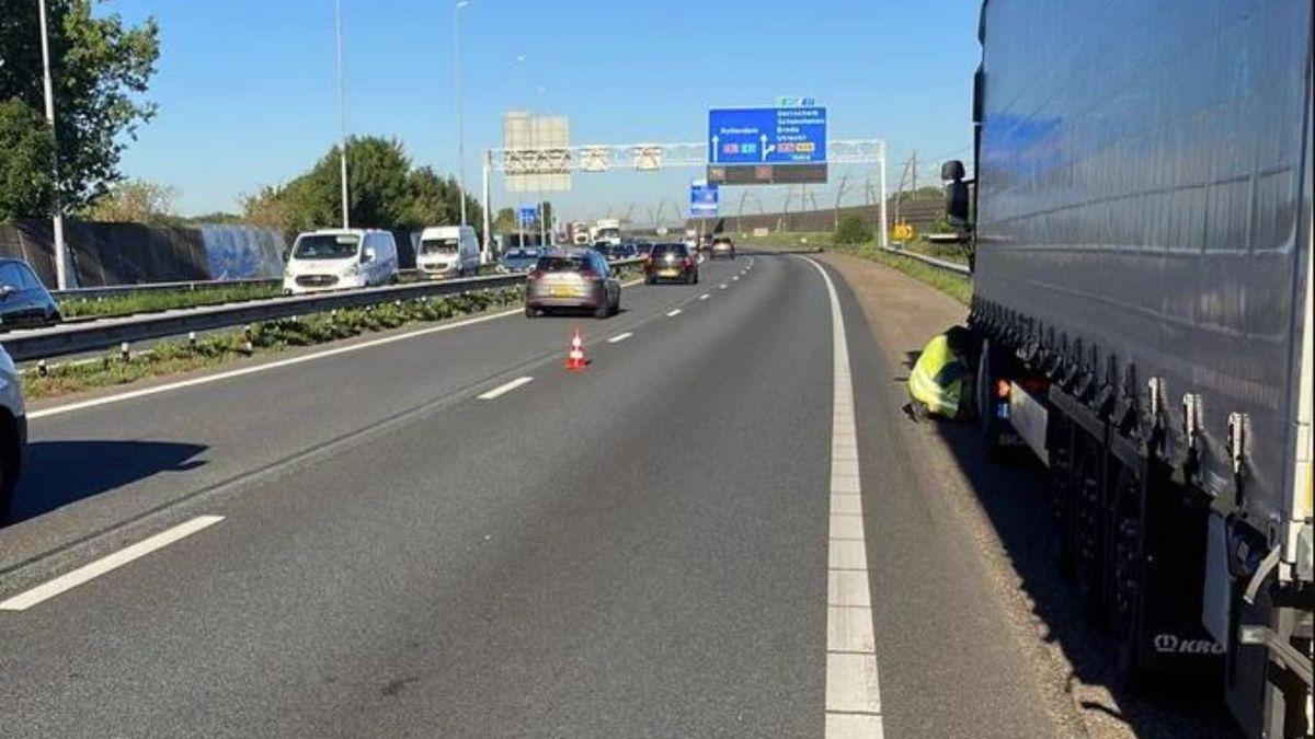 Files A15 en A27 door ongevallen en pech weer voorbij - Rijnmond