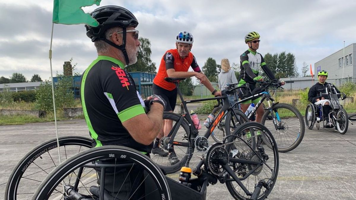 Wielrenner Rob Harmeling maakt zich met handbikers op voor ...