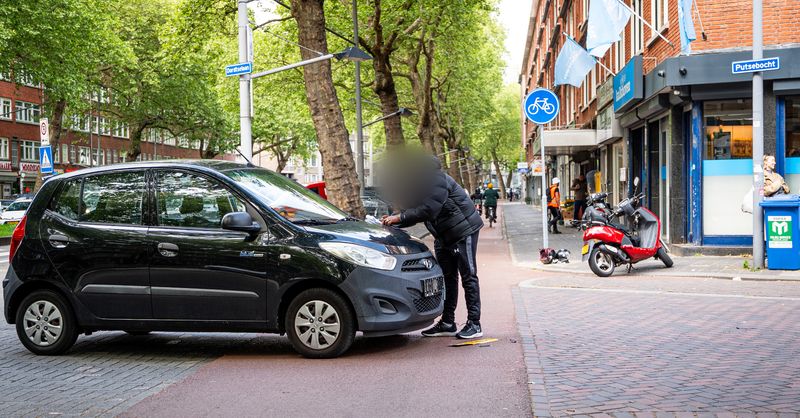 Vrouw en kind op scooter aangereden - Rijnmond