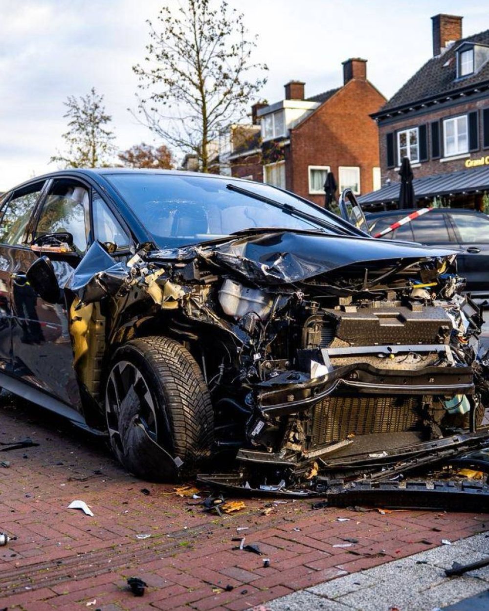 Auto en rijbewijs in beslag genomen na ongeval Elst - Omroep Gelderland
