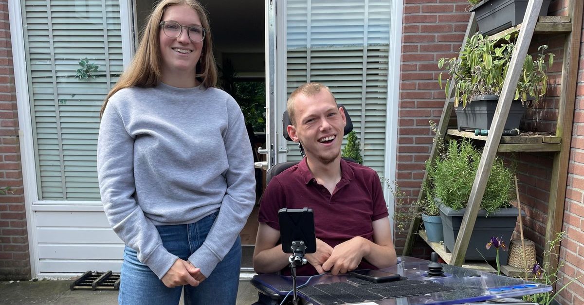 Joël (19) zoekt uit alle macht een opvolger voor de onmisbare Lou (20 ...