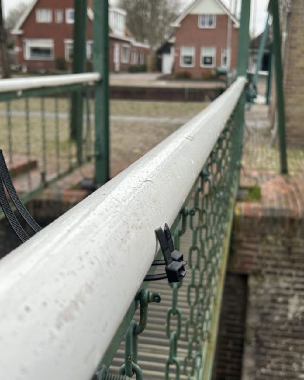 Tientallen meters kerstverlichting van de sluis in Musselkanaal ...