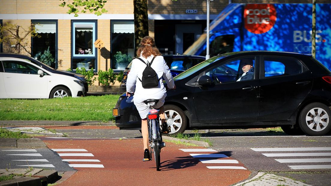 Fietsers krijgen altijd voorrang op Alphense rotondes - Omroep West