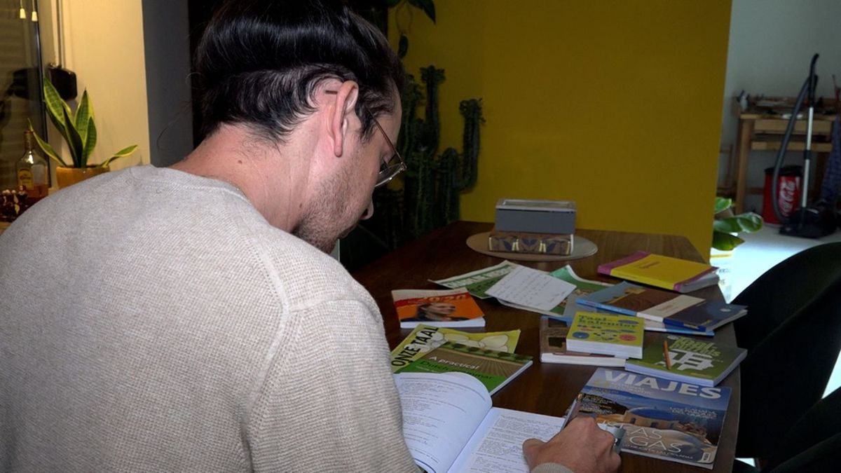 Hola, bonjour, hallo, szia: Richard spreekt bijna tien talen - L1 Nieuws