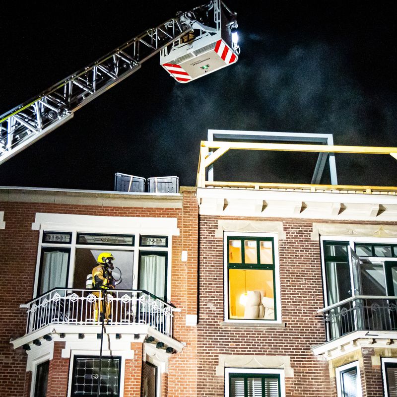 Grote brand in woning Rotterdam, meerdere mensen geëvacueerd - Rijnmond
