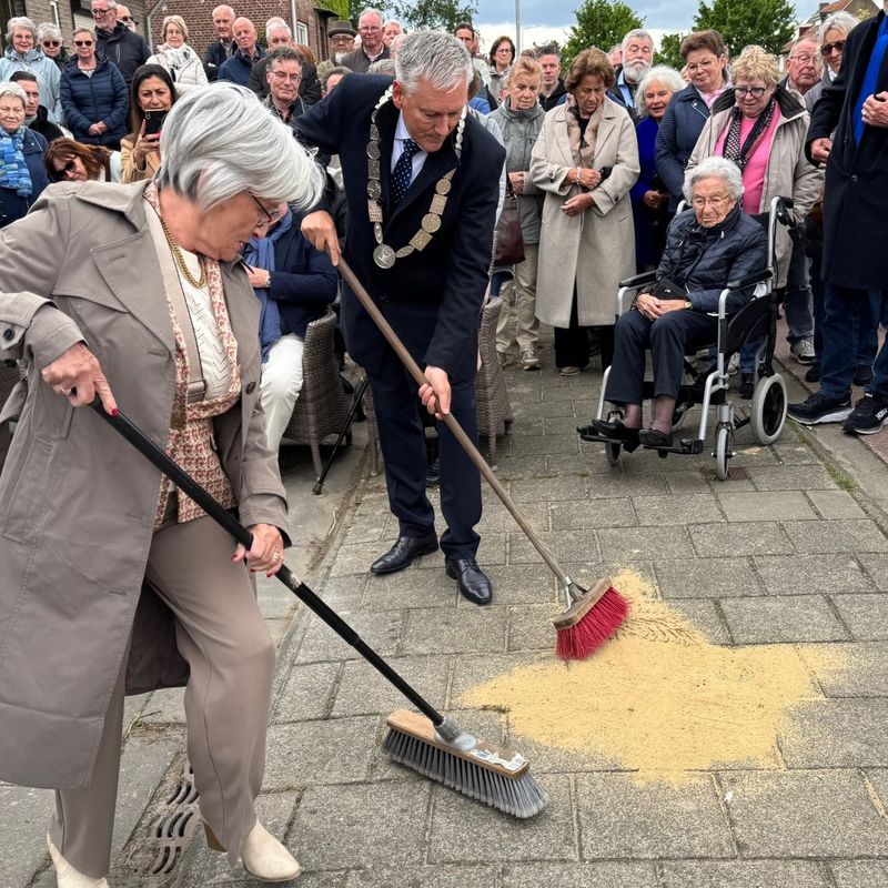 Annie (8) en Mary (7) eindigden in Auschwitz, maar mogen nooit vergeten ...