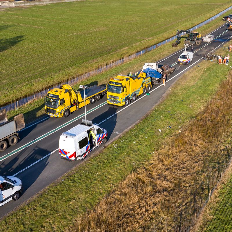 N36 bij Ommen weer open na bergingswerkzaamheden dodelijk ongeluk - Oost