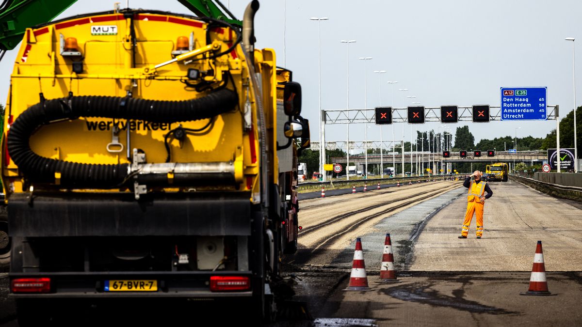 A12 van Veenendaal naar Utrecht dicht, uur vertraging voor ...