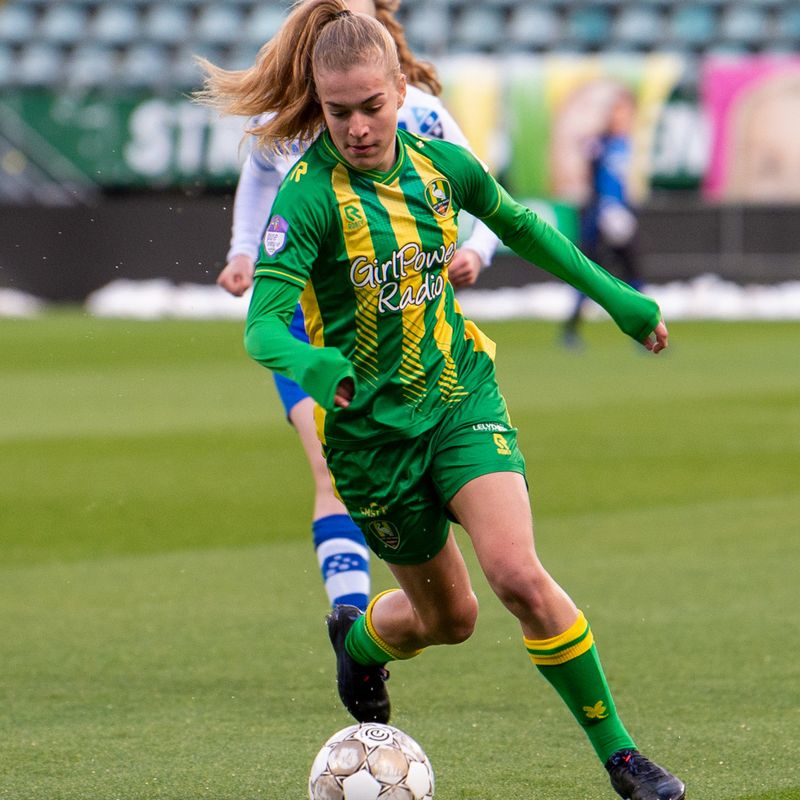 Naast voetbalcarrière bij ADO is Nikki ook een masterstudent: 'ADO is ...