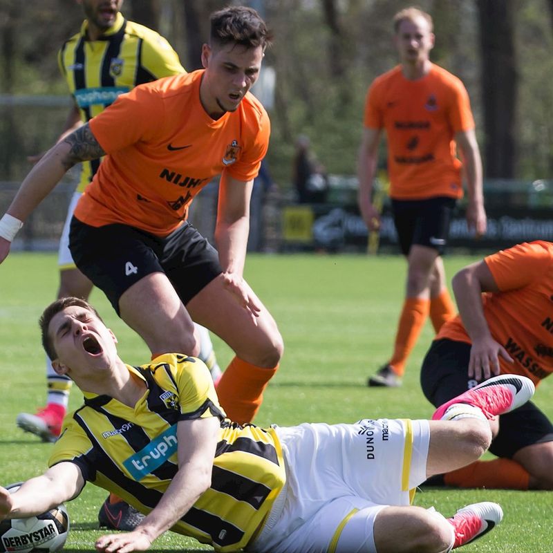 Thomas Bakker gaat niet van HHC Hardenberg naar Lisse, maar naar Japan ...