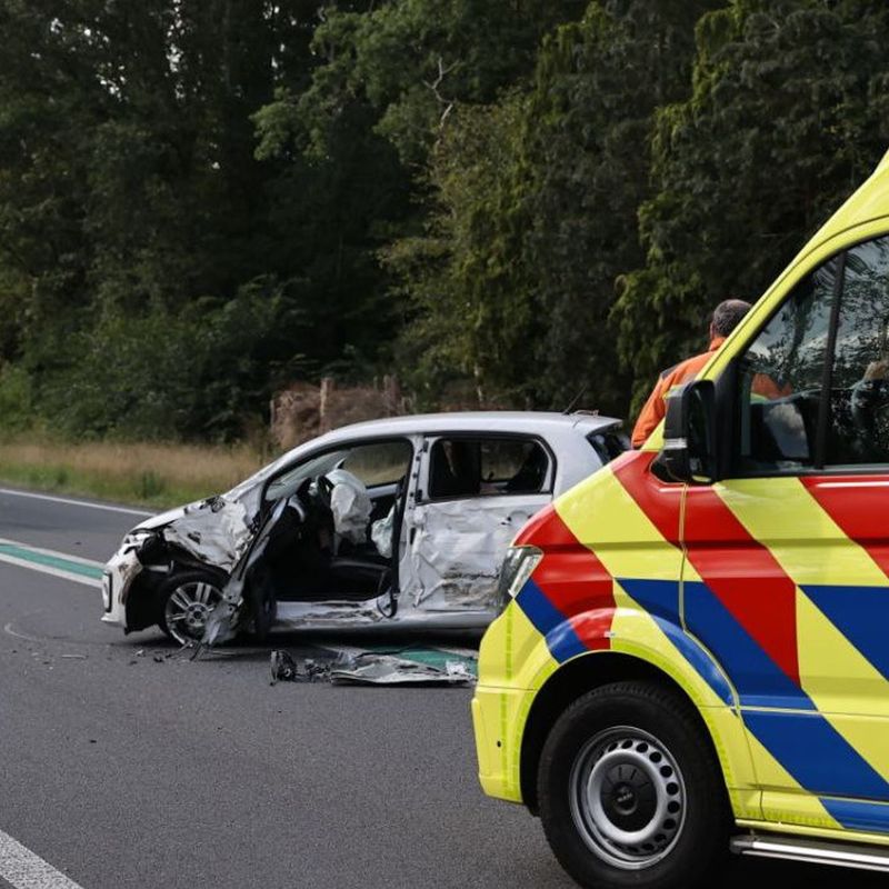 N34 korte tijd afgesloten door ongeluk - RTV Drenthe