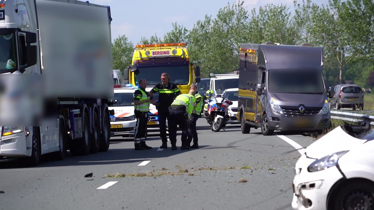 Twee gewonden bij ongeluk op N33 - RTV Drenthe Twee gewonden bij ongeluk op N33 - RTV Drenthe