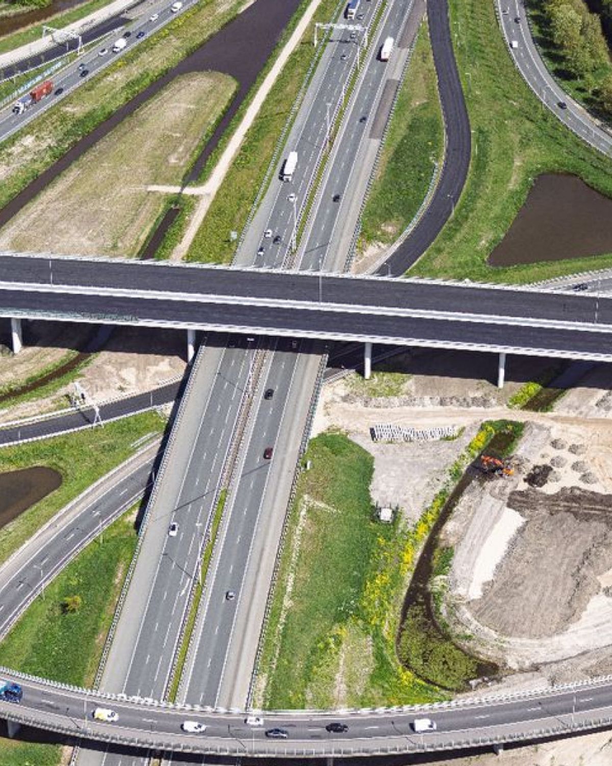Grote verkeershinder door aansluiten van nieuwe snelweg op A13 - Omroep ...