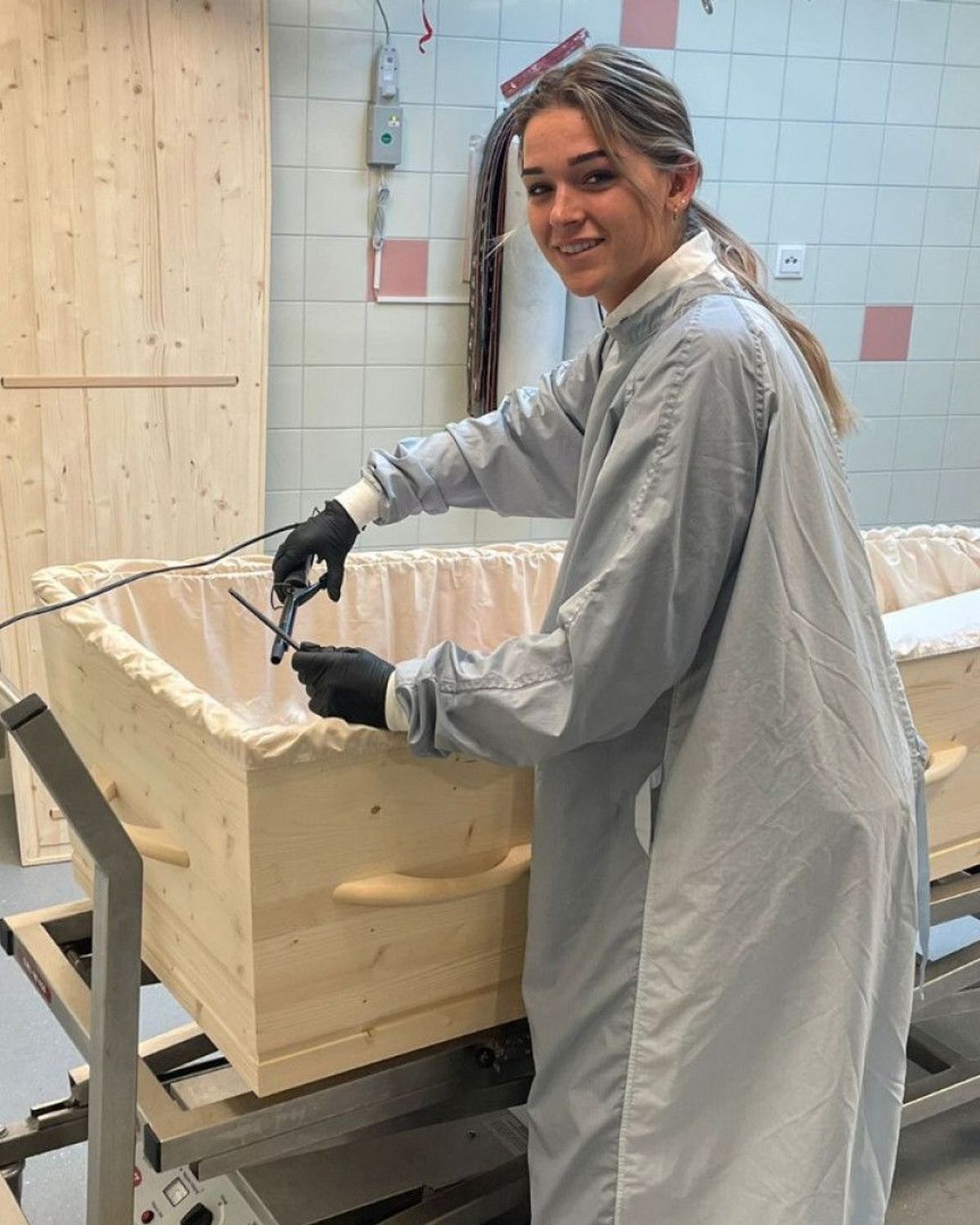 Suus (19) werkt met dode mensen: 'Soms komt er nog een laatste zucht ...