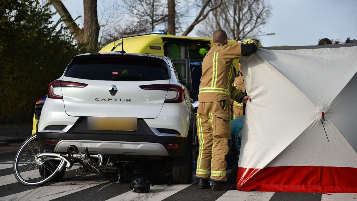 Fietser (78) overlijdt na aanrijding met auto - Omroep West
