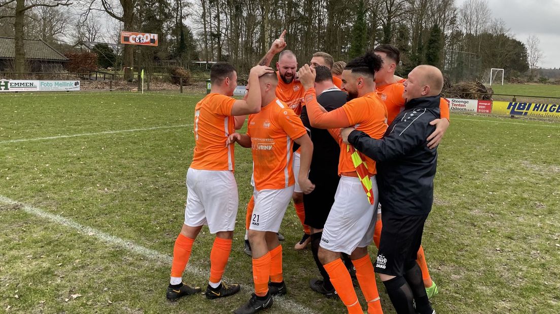 WKE'16 verslaat HOVC en verstevigt koppositie in 2K - RTV Drenthe