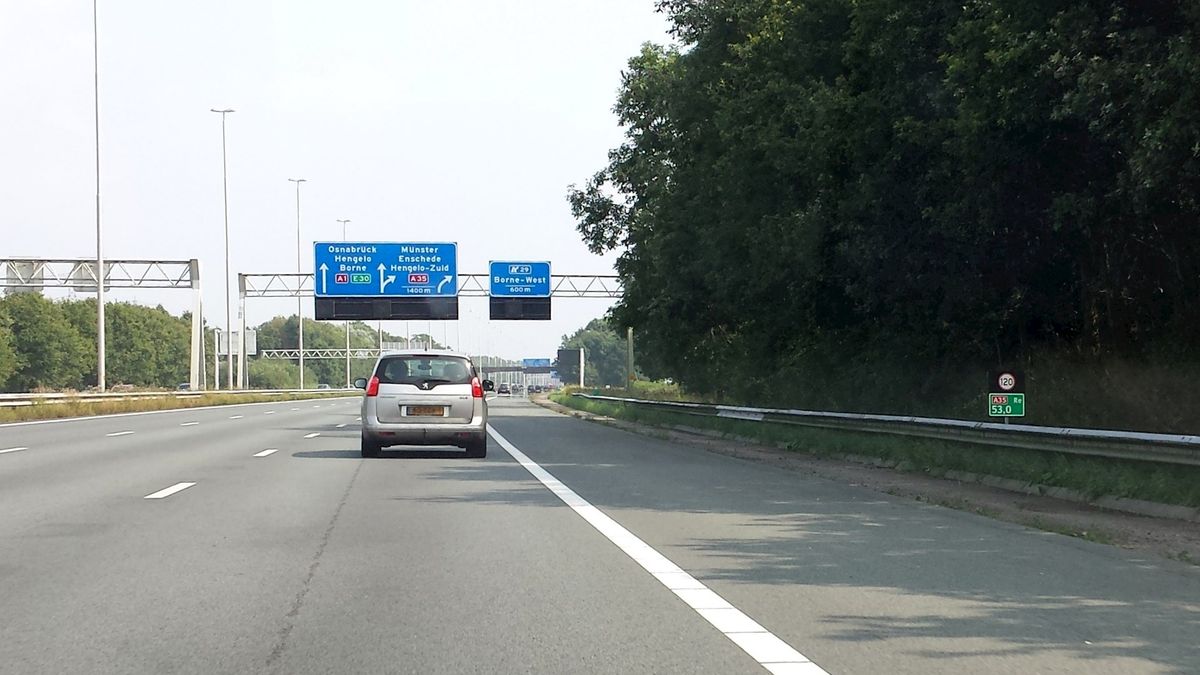 Nieuwe hectometerpaaltjes A1 moeten maximumsnelheid duidelijker maken ...