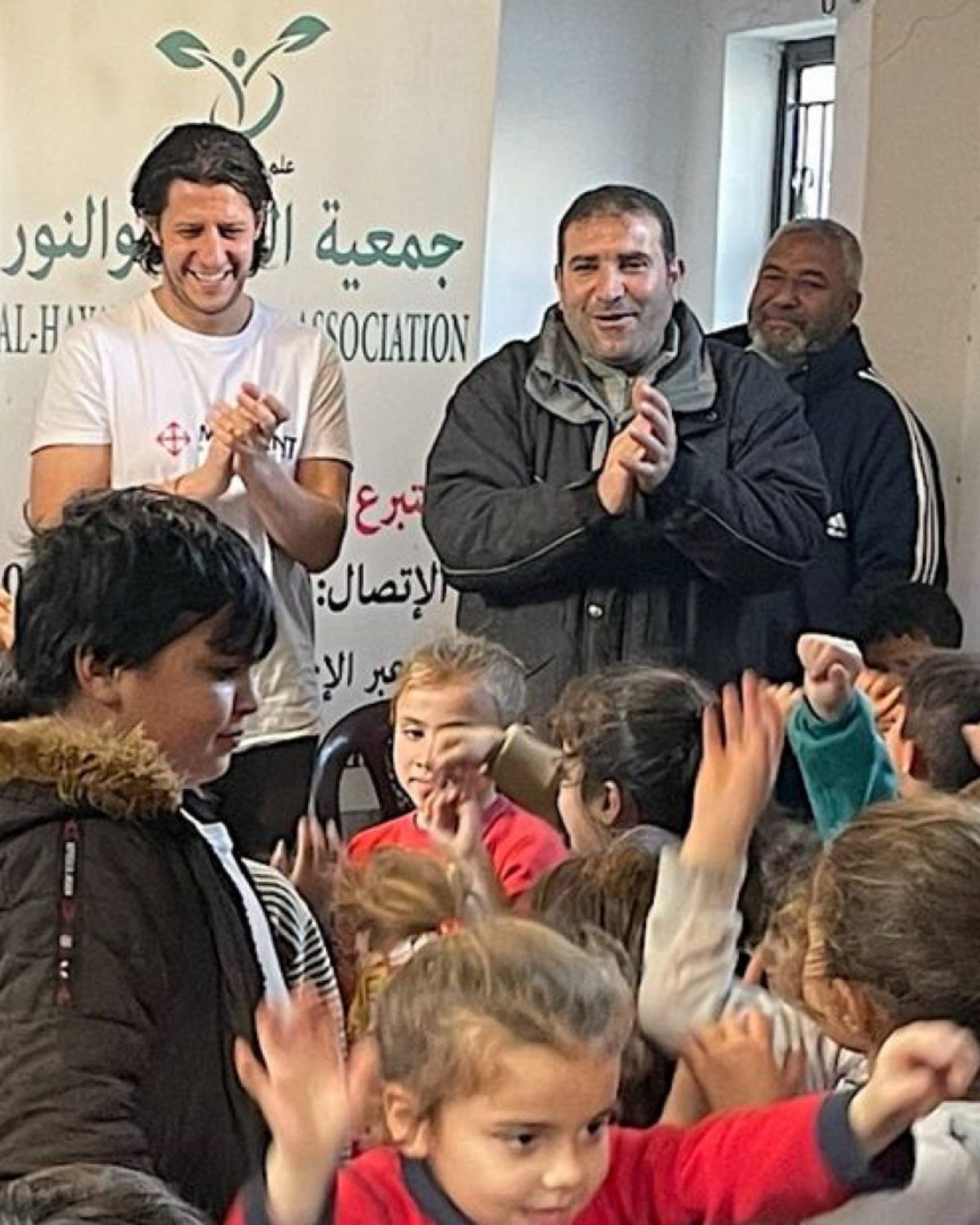 Adil biedt hulp aan slachtoffers oorlog in Midden-Oosten: 'Angst en ...