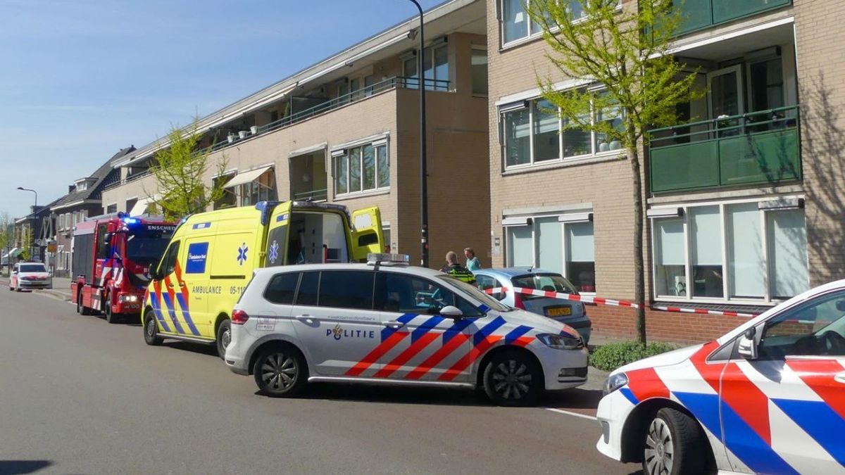 Man steekt zichzelf in brand in Enschede - Oost Man steekt zichzelf in brand in Enschede - Oost