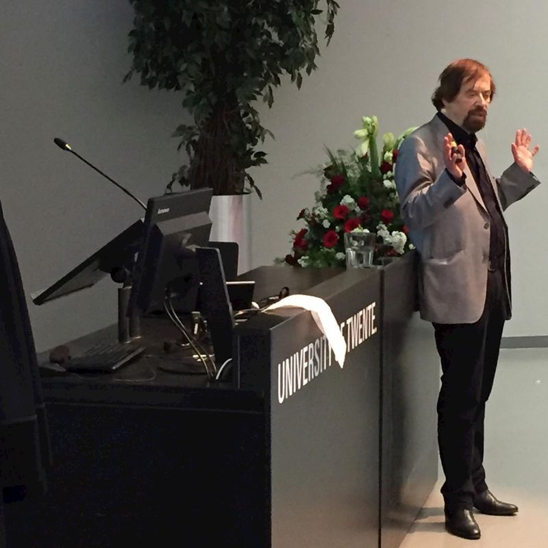 UT professor mediasociologie Jan van Dijk pleit bij afscheid voor eigen ...