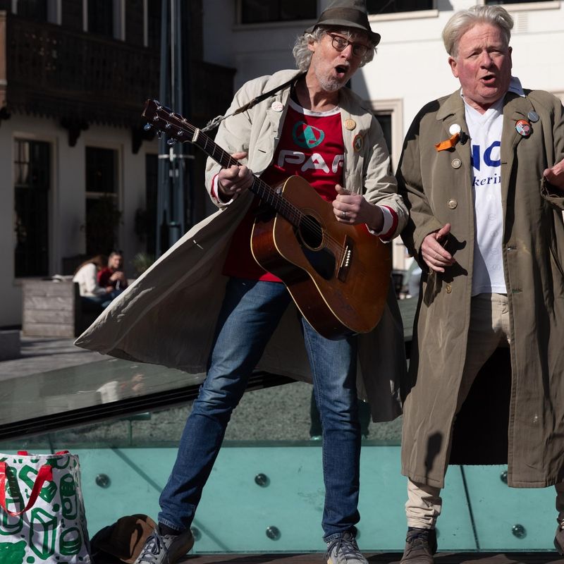 Pé en Rinus vieren feest en hebben weer 'een bult optredens in het ...