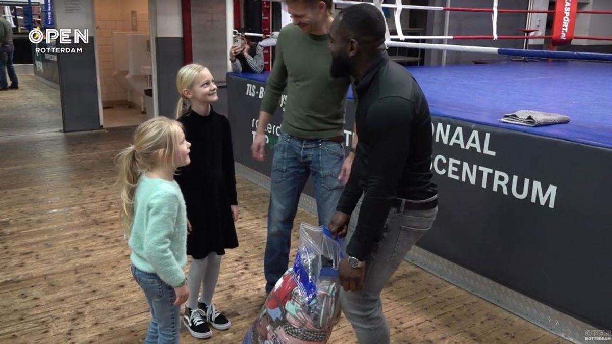Bokser Patrick zamelt kleding in voor kinderen in armoede: ‘Ik wilde ... Bokser Patrick zamelt kleding in voor kinderen in armoede: ‘Ik wilde ...