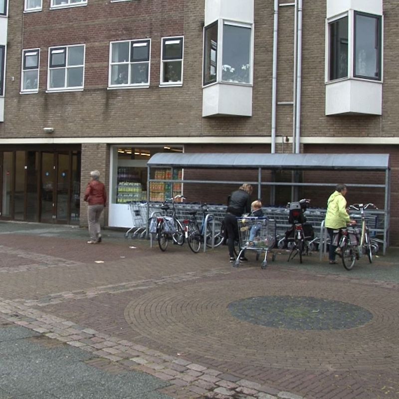 Schrik én nuchterheid na steekpartij bij Aldi in Raalte - Oost