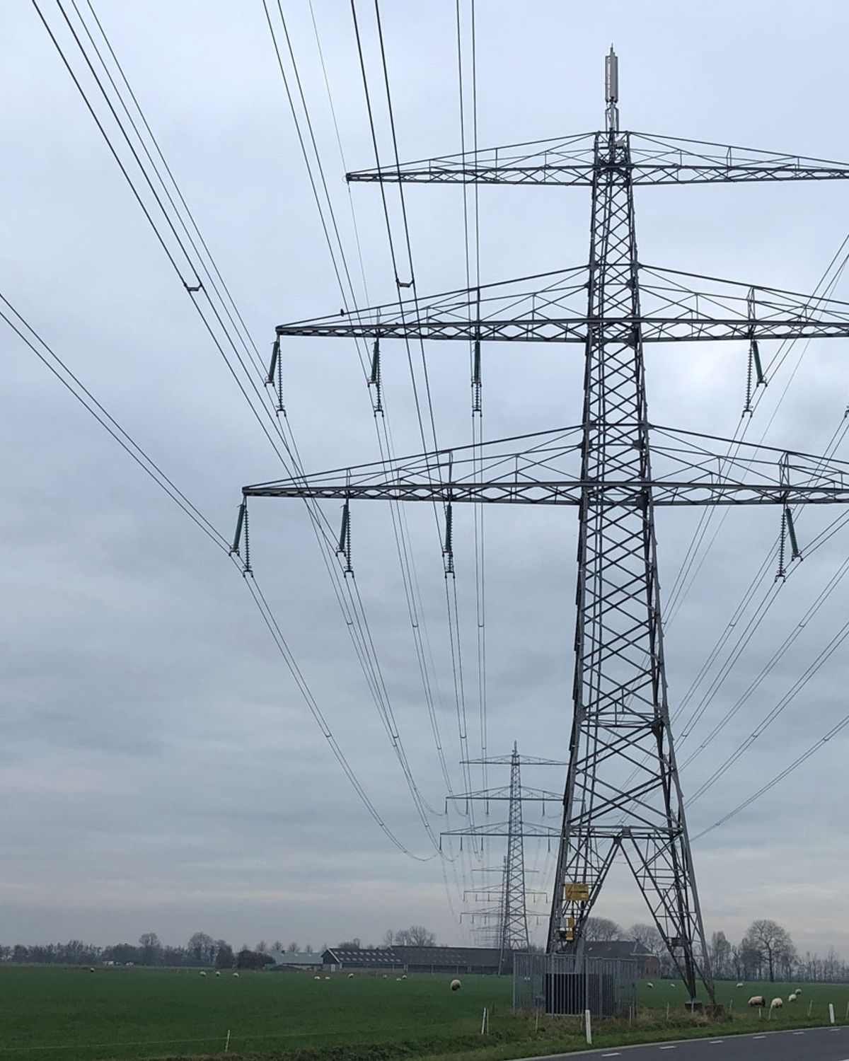 Twee opties voor route nieuwe hoogspanningskabels: dit zijn ze - RTV Noord