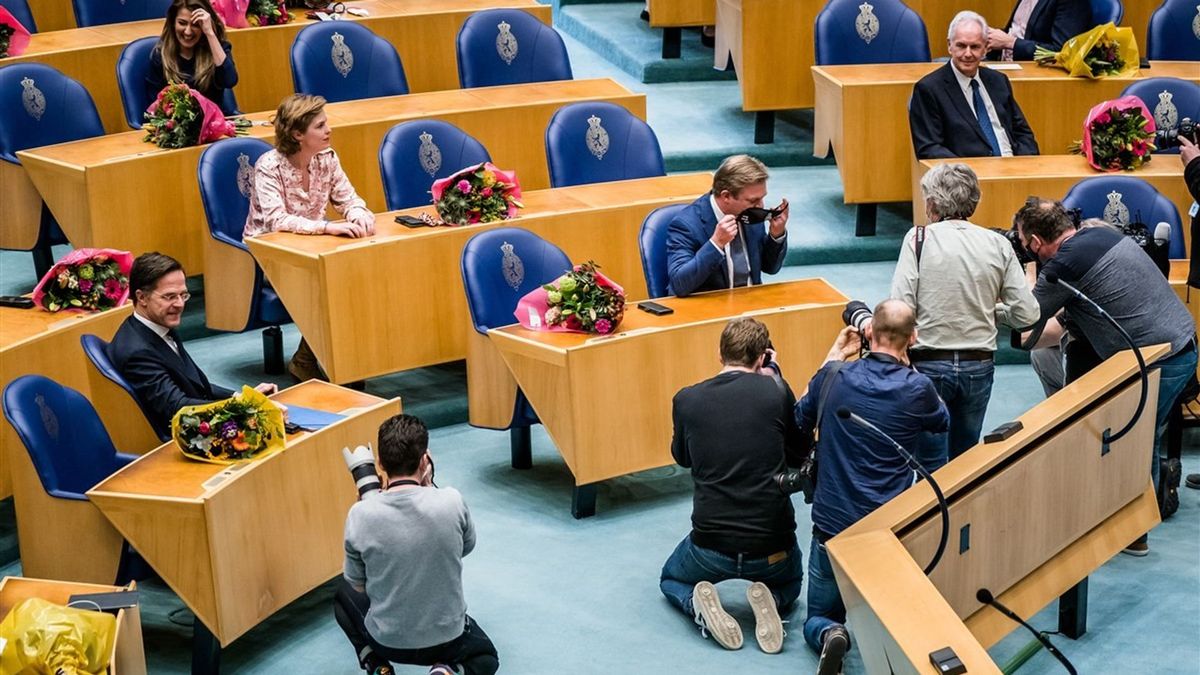 Komt er vandaag antwoord op de vraag wie 'functie elders' voor Omtzigt ...