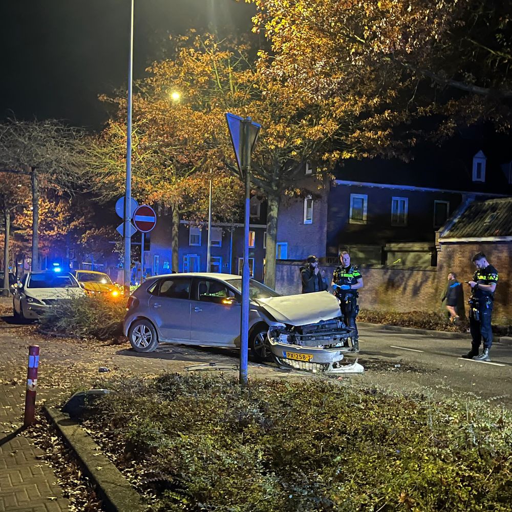 Gewonde bij ongeval in Heerlen, weg bezaaid met brokstukken - L1 Nieuws
