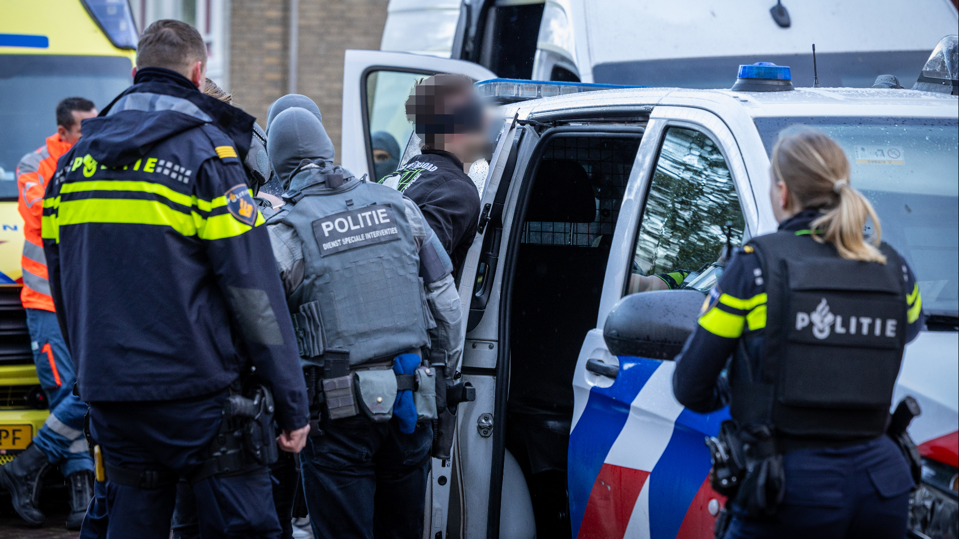 Politie kampt landelijk met miljoenentekort en eenheid Rotterdam moet ...