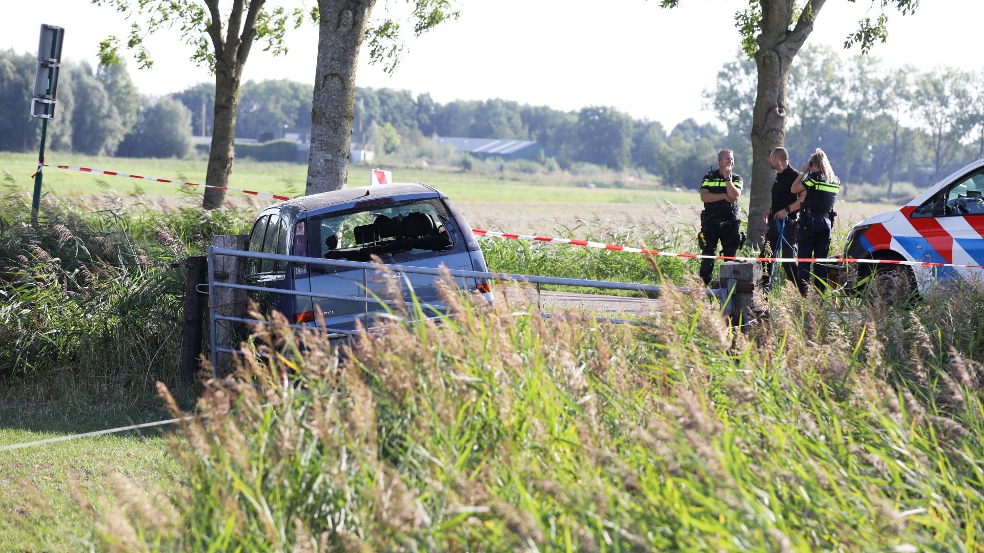 Weggelopen automobilist gevonden na crash en zoektocht in Eempolder ...