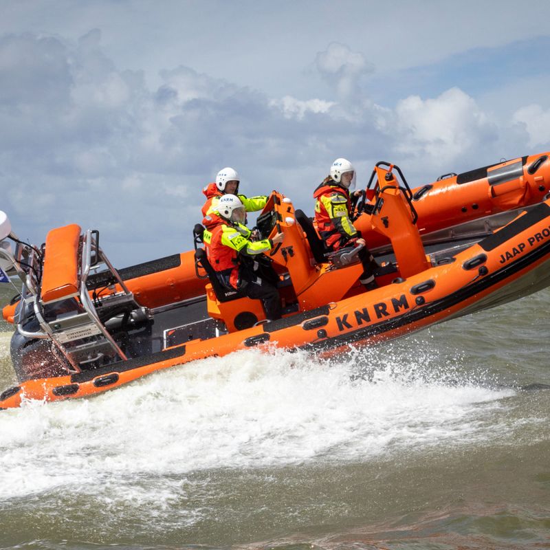 KNRM doopt nieuwe reddingboot 'Jaap Pronk', vernoemd naar overleden ...