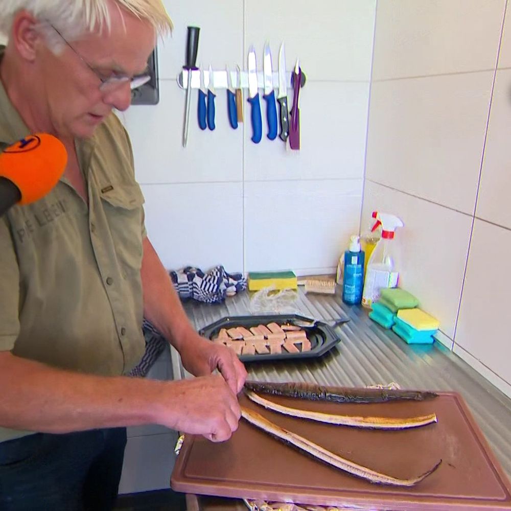 Paling fileren kun je leren: ‘Het ziet er niet uit, maar is wel lekker ...