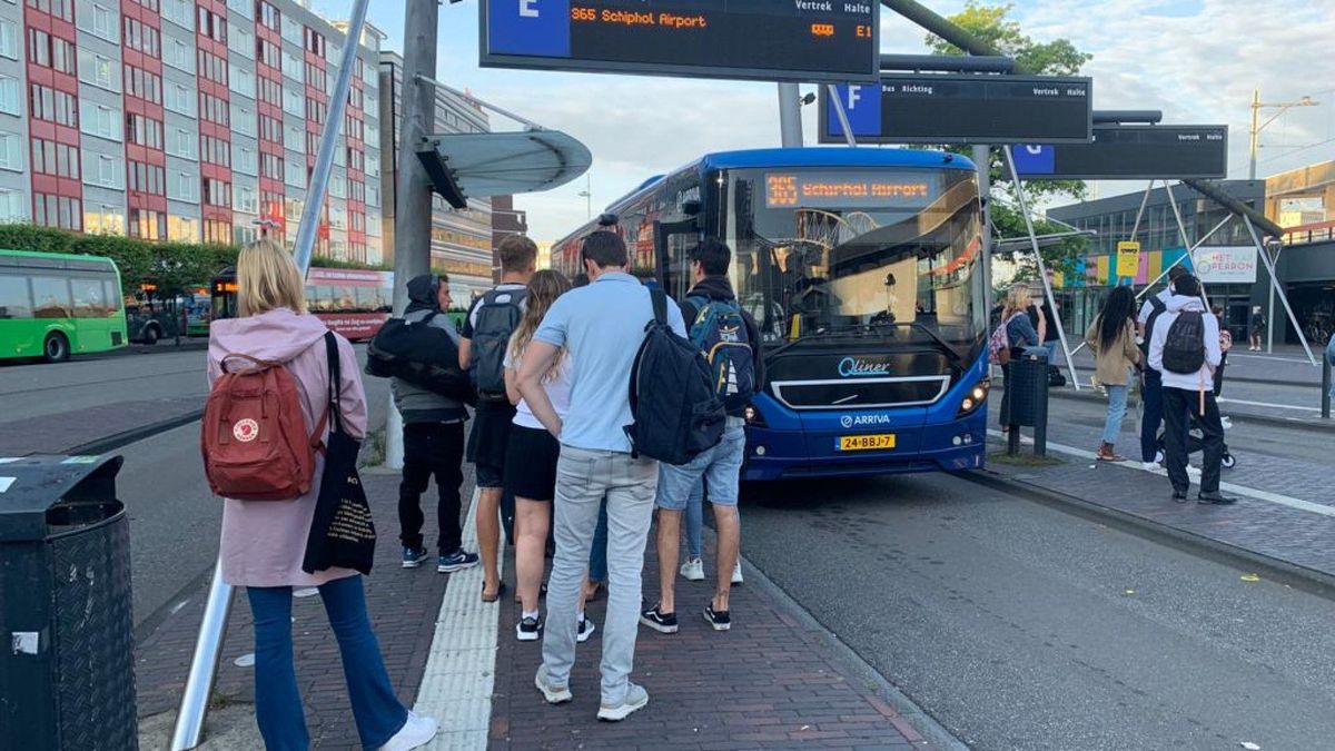 Grote staking legt treinverkeer plat: proppen in de bus, drukker op de ...
