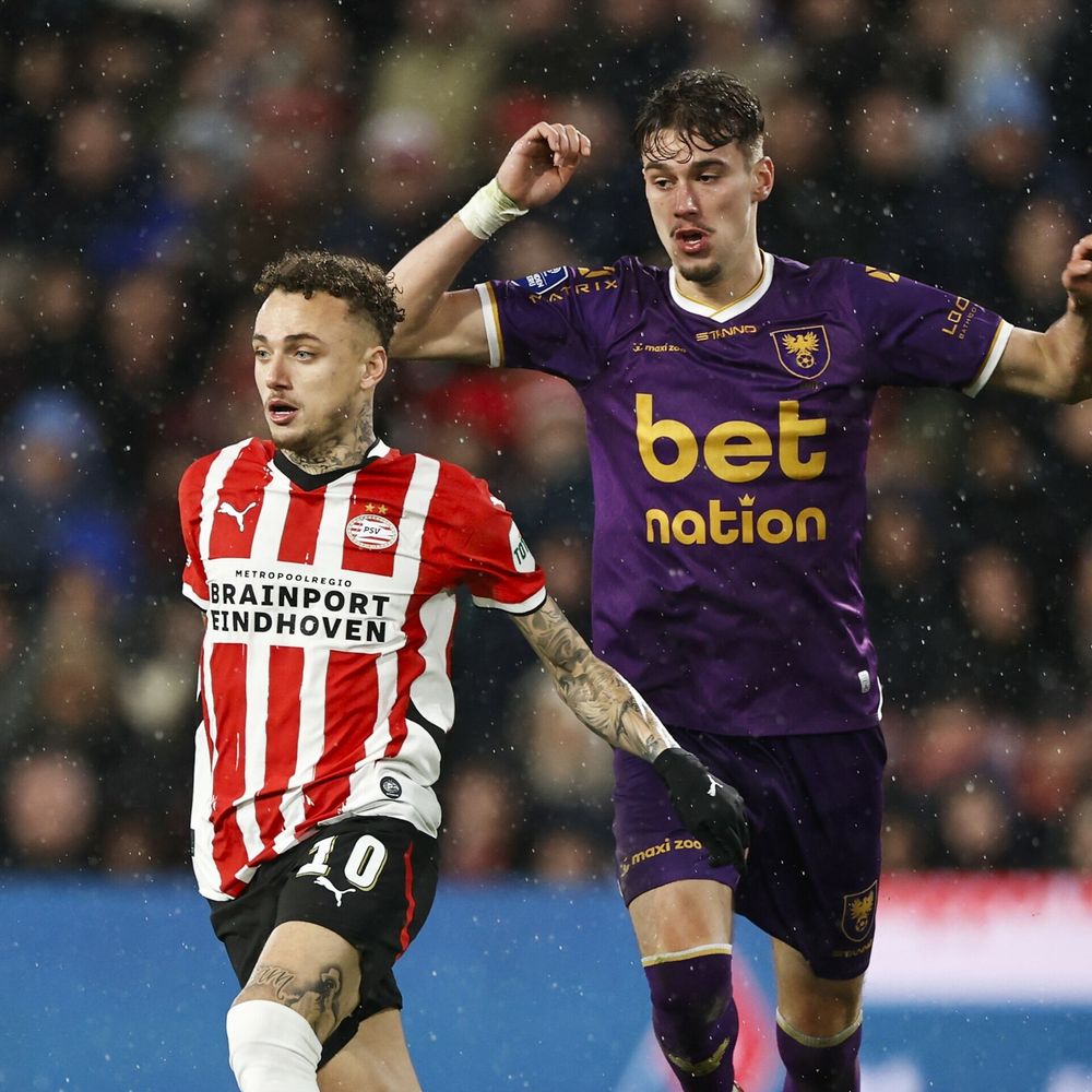 Milan Smit beleeft zinderend basisdebuut voor Go Ahead Eagles in ...