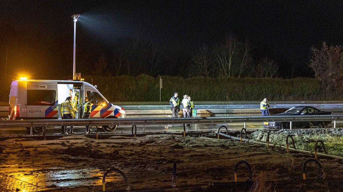 Agent zwaargewond na botsing met spookrijder op A7 (update) - RTV Noord