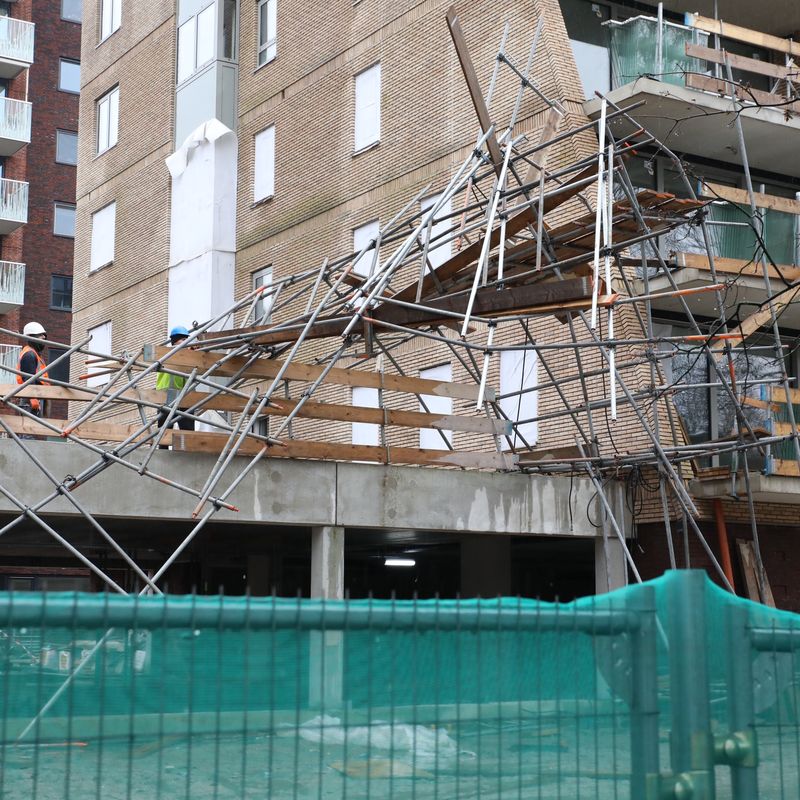 Steiger van 15 meter hoog ingestort in Vlaardingen - Rijnmond