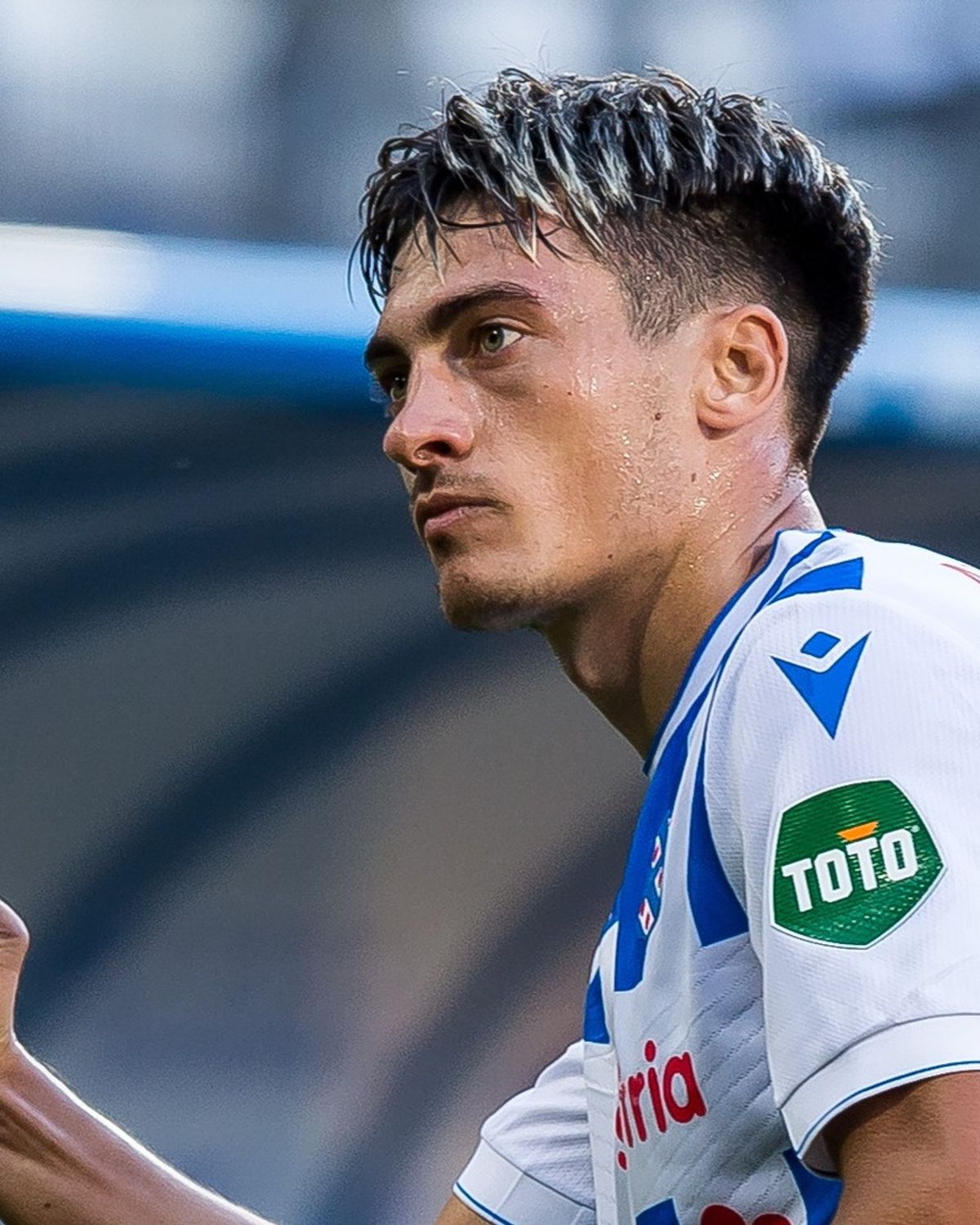 Nicolaescu maakt praatjes waar in debuut: "Zo willen we het volgende ...
