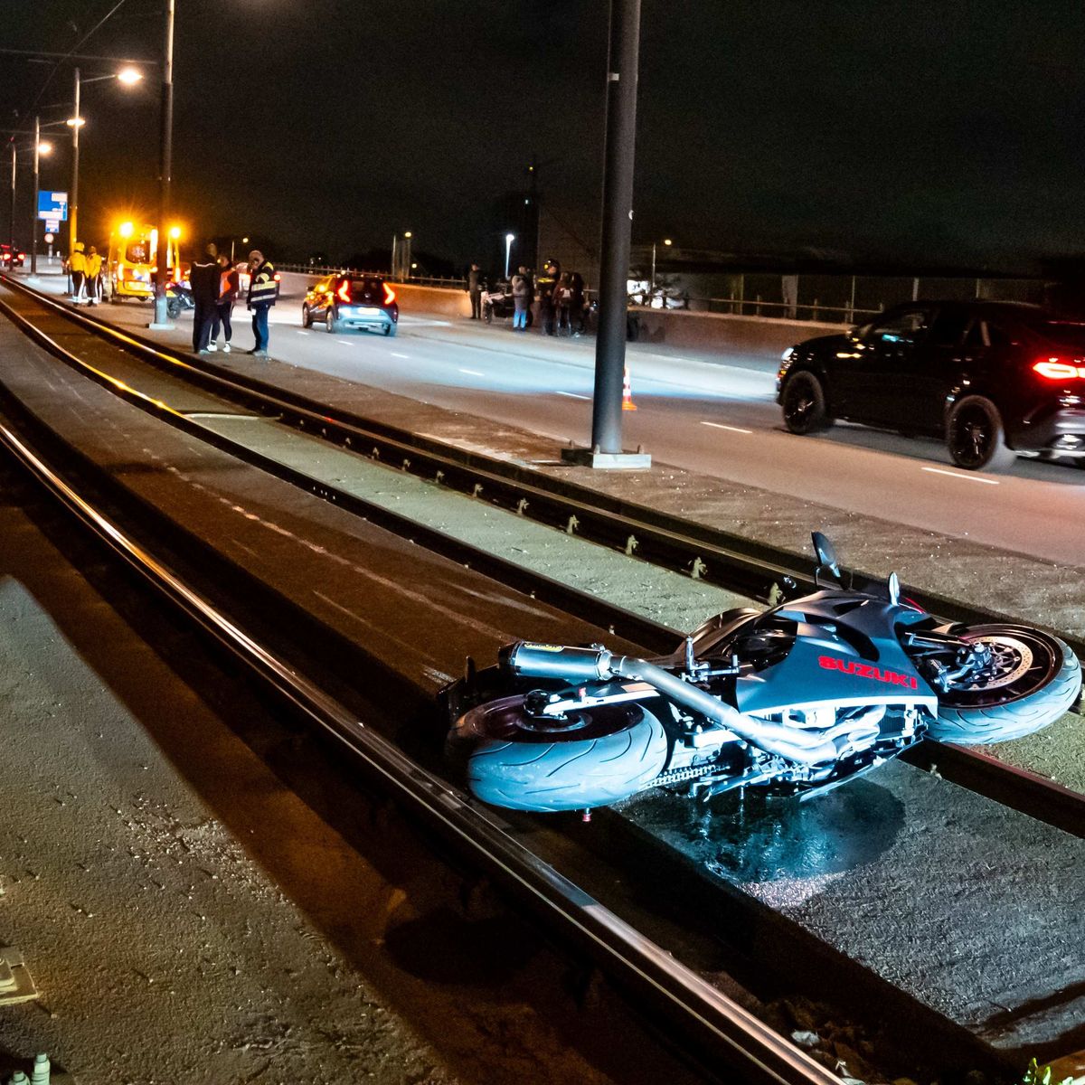 Motorrijder gewond bij eenzijdig ongeval - Rijnmond