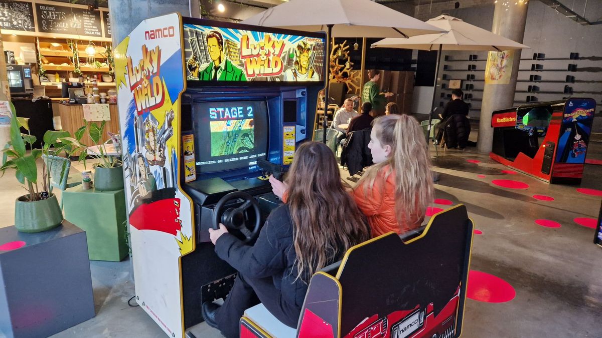 'Oh, zulke spellen hadden ze vroeger', hal vol oude spelcomputers in ...